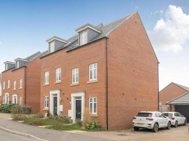 Virginia Drive, Haywards Heath, 4 Bedroom Semi detached