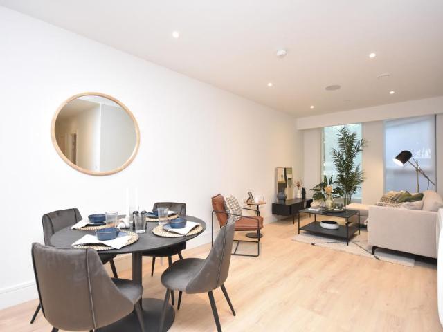 Virginia House, Walton Street HP21 2 bed flat to rent £1,650 pcm £381 pw