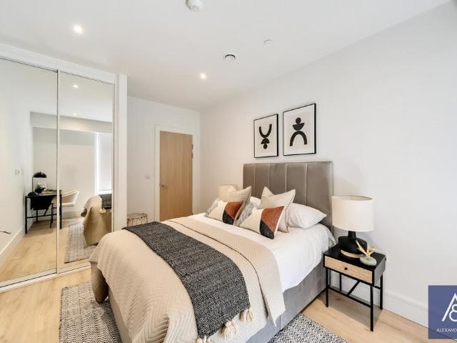Virginia House, Walton Street HP21 2 bed flat to rent £1,700 pcm £392 pw