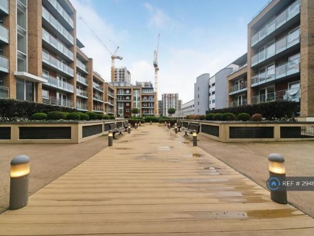 Viridian Apartments, London, SW8 1 bed flat to rent £2,300 pcm £531 pw