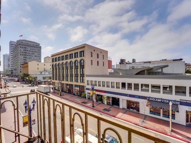 Viridian Lofts 1 Bedroom Apartment for Rent at 1023 4th Ave, San Diego, CA 92101 Core Columbia