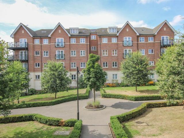 Viridian Square, Aylesbury HP21, 2 bed flat to rent, £1,350 pcm | PrimeLocation