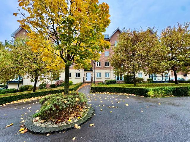 Viridian Square, Aylesbury HP21, 2 bed flat to rent, £1,400 pcm | PrimeLocation