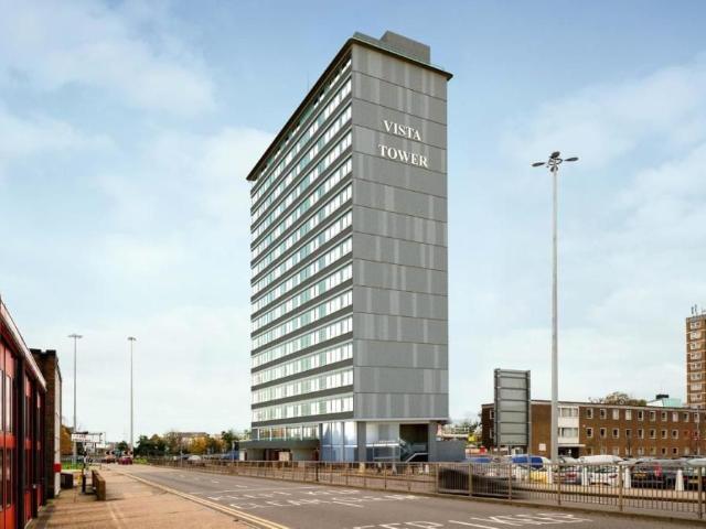 Vista Tower, Stevenage SG1, 2 bed flat to rent, £1,400 pcm | PrimeLocation
