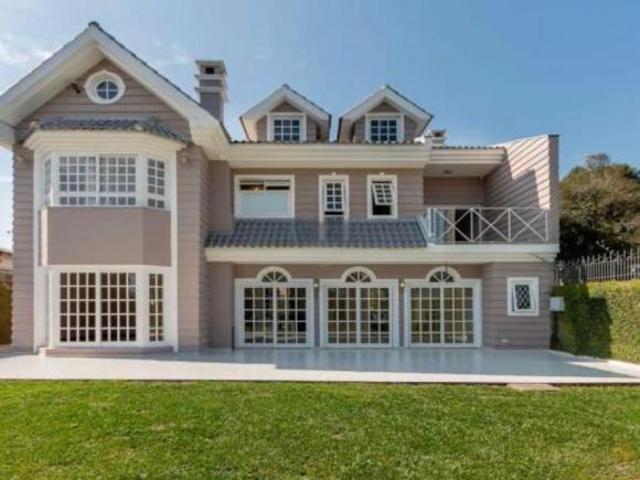 VISTA ALEGRE: Casa com 382m², 4 quartos, 4 vagas, amplo terreno próx. ao Bosque do Alemão