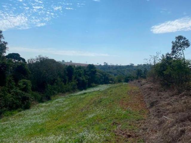 Vista ampla em terreno À venda