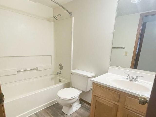 Vista Apartments 2 Bedroom Apartment for Rent at 6300 S 96th St, Omaha, NE 68127