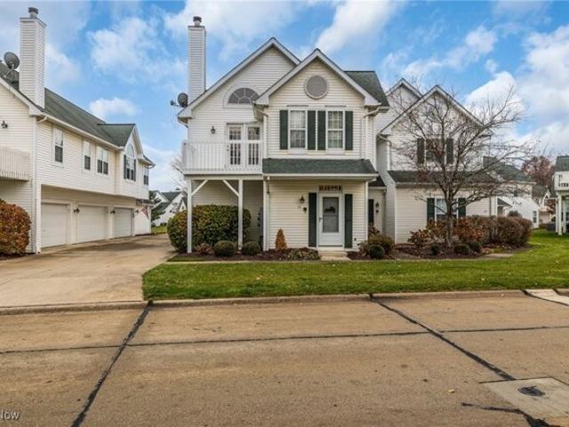Vista Cir, North Olmsted, Condo For Sale