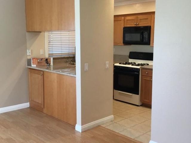 Vista Del Plaza 40 3 Bedroom Apartment for Rent at 272 S Poplar Ave, Brea, CA 92821