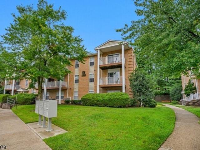 Vista Dr Unit H, Hanover Twp, Condo For Sale