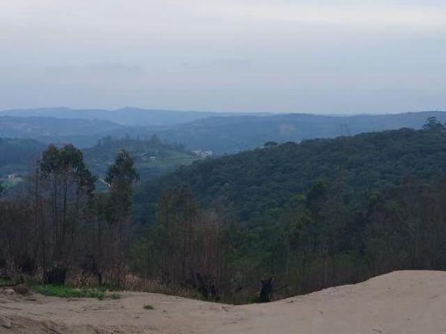 Vista espetacular para o vale em terreno cercado pela natureza com entrada de R$ 40 mil