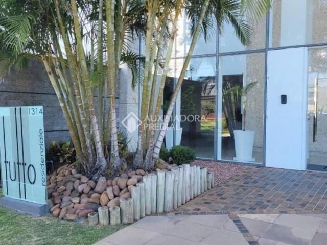 Vista exuberante para o mar e nascer do sol num lindo apartamento com 3 suítes, salas com sacada e