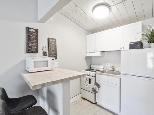 Vista Oaks Studio Apartment for Rent at 1556 E Main St, El Cajon, CA 92021 El Cajon