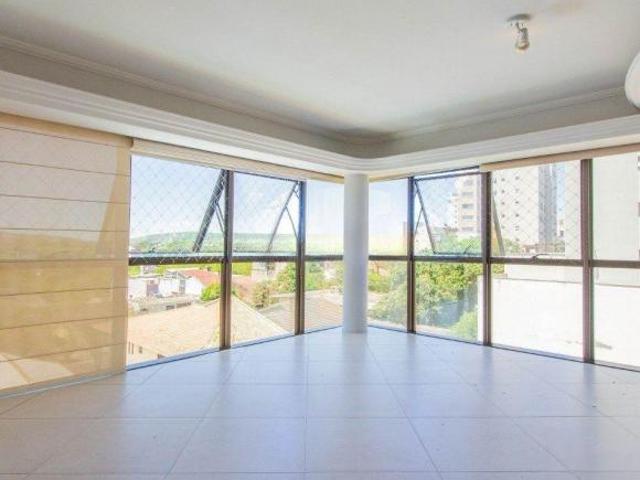 Vista Panorâmica, 3 Dormitórios com Suíte e 2 Vagas no Petrópolis