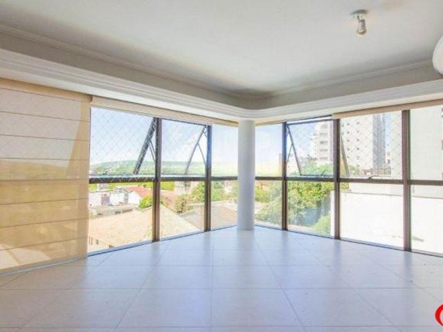 Vista Panorâmica, 3 Dormitórios com Suíte e 2 Vagas no Petrópolis
