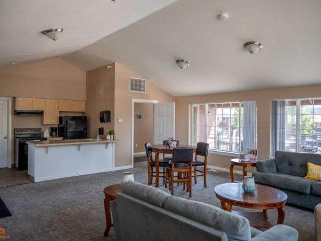 Vista Pointe Apartments in South Salem Oregon Comfortable Living Near Shopping and I5 2 Bedroom Apartment for Rent at 1830 Wiltsey Rd Se, Salem, OR 97306 South Gateway