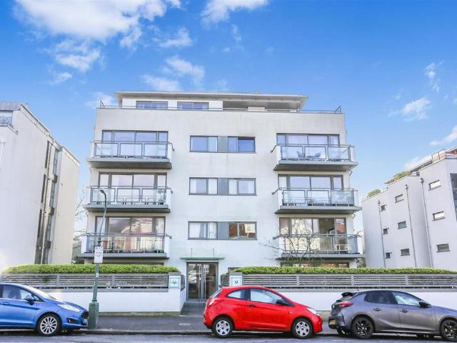Visage, Palmeira Avenue, Hove 3 bed flat to rent £2,500 pcm £577 pw