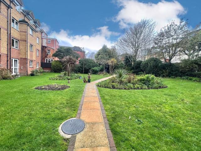 Viscount Court, Bournemouth BH5, 1 bed flat to rent, £975 pcm | PrimeLocation
