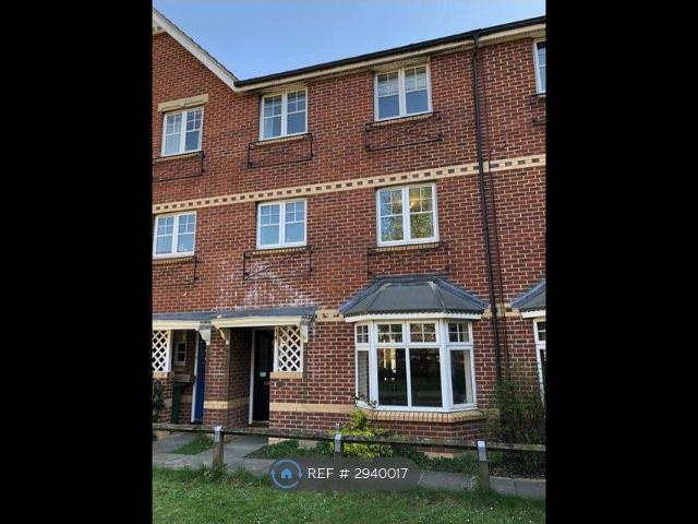 Vitellius Gardens, Basingstoke RG24, 5 bed terraced house to rent, £2,300 pcm | PrimeLocation