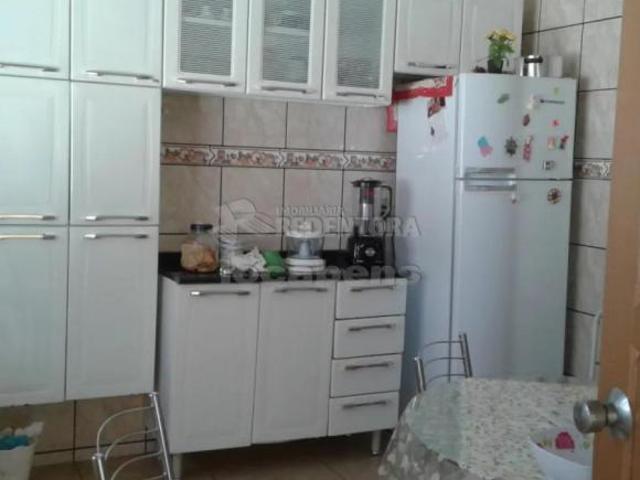 Vitória Régia Duas Casas, na frente com 2 dorms, + uma edícula com 1 dorm, sala, coz, wc, forro em