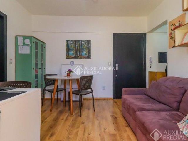 Viva no Menino Deus: Apartamento de 1 Dormitório com Sacada