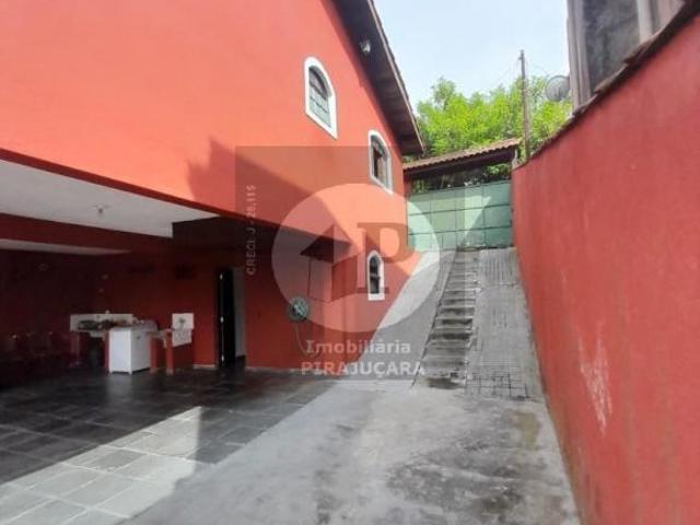 VIVA NO CORAÇÃO DA CIDADE: CASA À VENDA NO CENTRO DE EMBU DAS ARTES