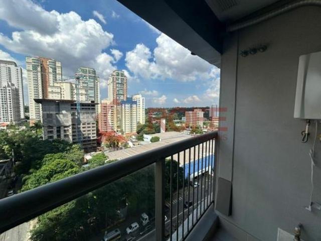 Viva o Lifestyle do Air Brooklin: Studio Moderno de 32m² com piso laminado estilo madeira