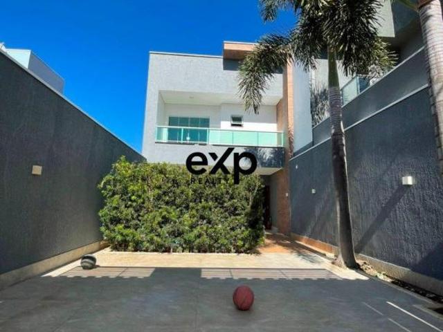 Viva o Melhor de Caieiras em uma Residência com Piscina e Espaço Gourmet