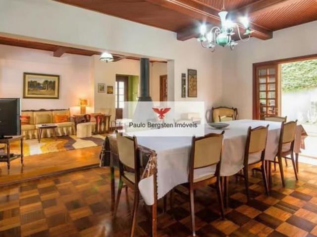 Viva o Melhor de Campos do Jordão: Mansão com 6 Suítes na Vila Porã