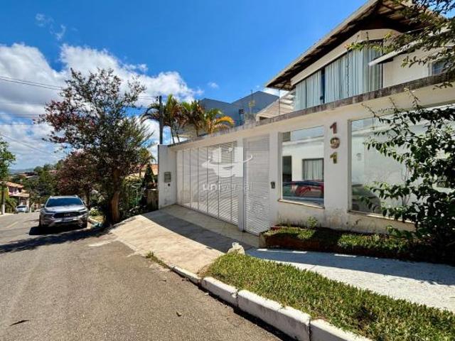 Viva o Melhor do Alto dos Pinheiros: Casa Espaçosa com Área de Lazer Incrível