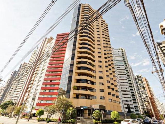 Viva o melhor do Batel em um apartamento único