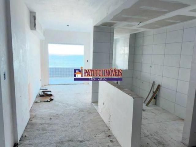 Viva o melhor do litoral, com tudo ao seu redor e o mar a poucos passos!