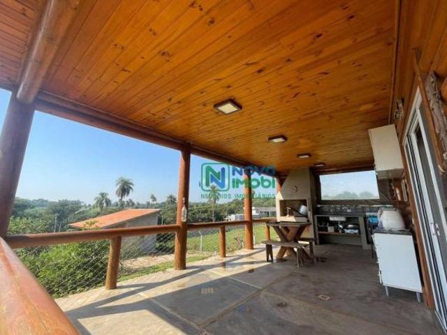 Viva o Sonho à Beira da Represa: Casa de Madeira em Condomínio Fechado a Venda, Santa Maria da Serra