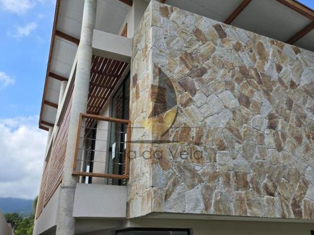 Viva o sonho em Ilhabela: Casa de condomínio exclusiva no Piúva