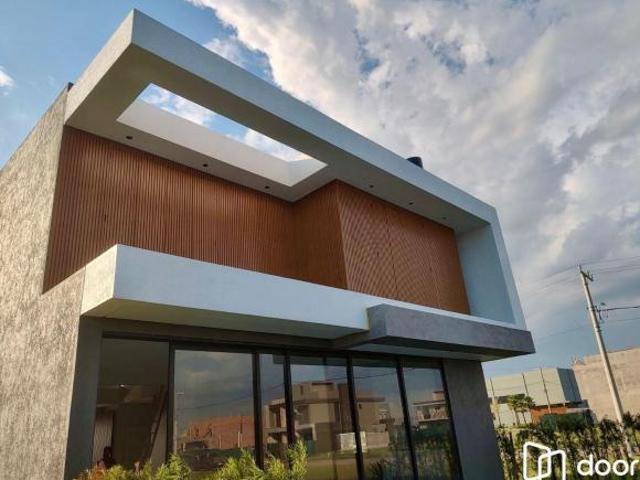 Viva a Experiência do Alto Padrão Pronto para Morar: Casa Contemporânea com 5 Su