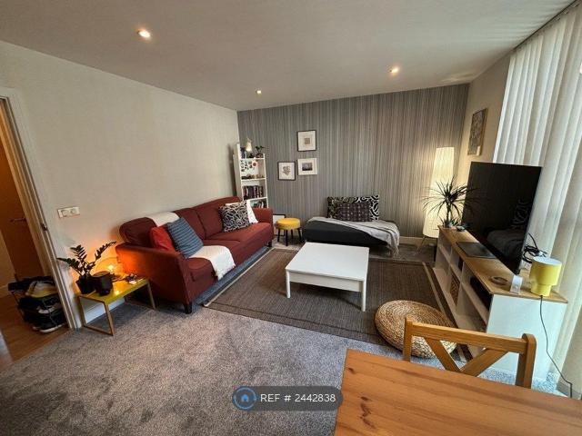 Viva, Birmingham B1, 2 bed flat to rent, £1,200 pcm | PrimeLocation