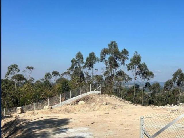 Viva cercado pela natureza e tranquilidade!