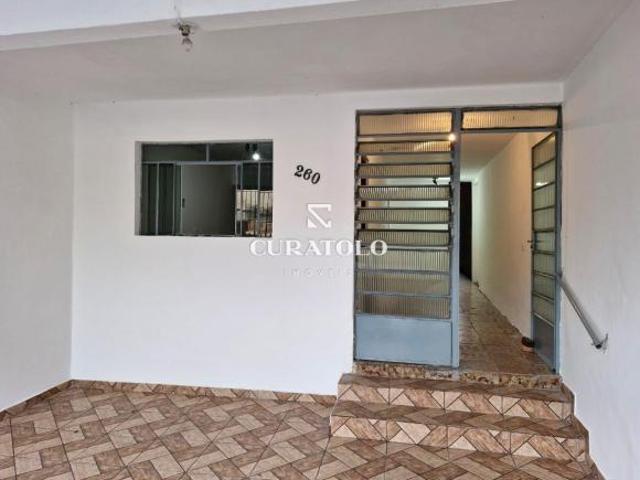 Viva com comodidade no bairro Vila União, ao lado da Estação Vila União: Casa de 130 m² com 2 Dorms
