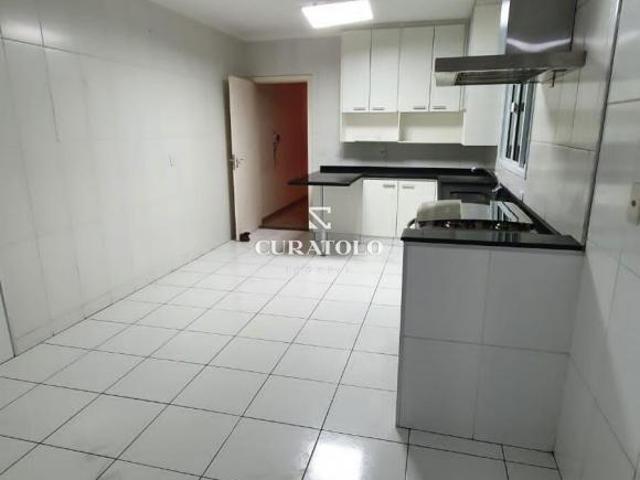 Viva com comodidade no Jardim Vergueiro, região do Sacomã: Casa de 180 m² com 3 Dorms e 4 vagas ao l