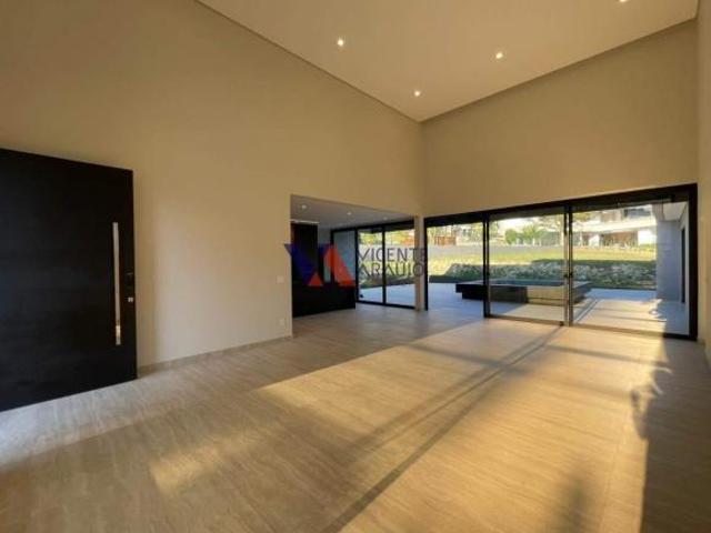 Viva com Conforto: Casa de 4 Suítes e 6 Vagas no Gran Royalle Betim/MG