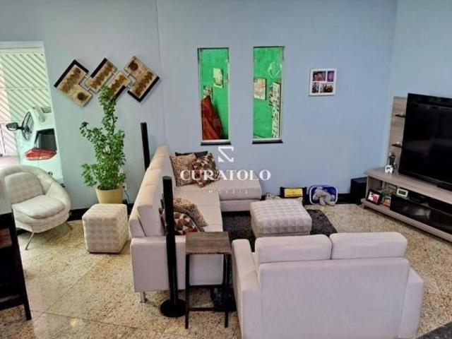 Viva com conforto e espaço: Conheça sua nova casa, de 3 Quartos com 2 Vagas cobertas e área com chur