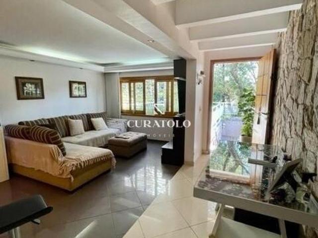 Viva com conforto e espaço: Conheça sua nova casa, de 4 Quartos com 3 Vagas cobertas e área com chur