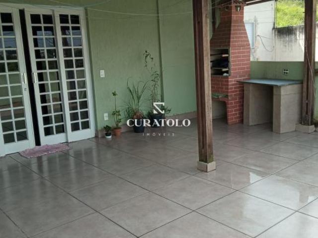 Viva com conforto e espaço: Excelente Sobrado em Santo André Próximo ao Parque da Juventude e Clube