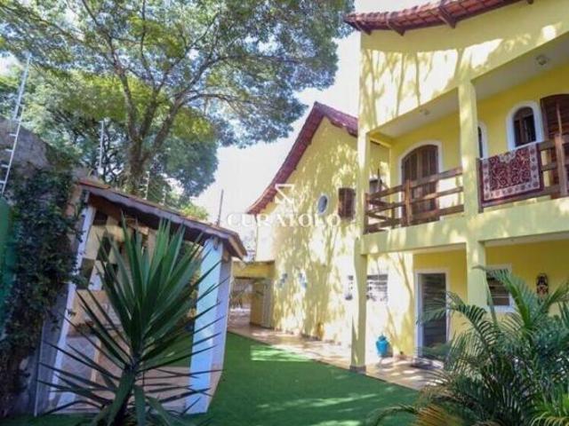 Viva com conforto e espaçoso: Excelente Sobrado no Parque Mandaqui, com 4 Dorms e 3 vagas cobertas e
