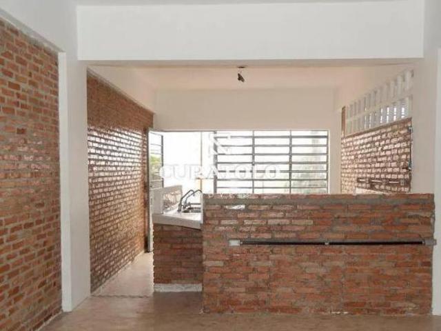 Viva com conforto na Vila Paulo Silas: Sobrado de amplos 280 m² com 4 quartos, 2 vagas e quintal