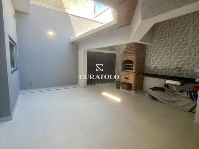 Viva com conforto na Vila Scarpelli, em Santo André: Sobrado dos sonhos de amplos 210 m² com 3 quart