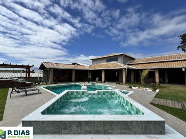 Viva com Elegância! Casa de Campo estilo colonial com uma vista linda !