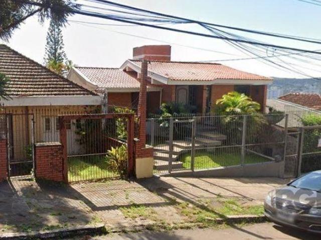 Viva com estilo: Casa à venda em excelente localização