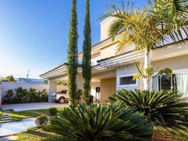 Viva com Exclusividade: Casa de 450m² com 4 Suítes, Closet e Espaços Integrados no Lago Norte