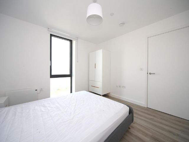 Viva Court, Kimpton Road, Luton 2 bed apartment to rent £1,600 pcm £369 pw
